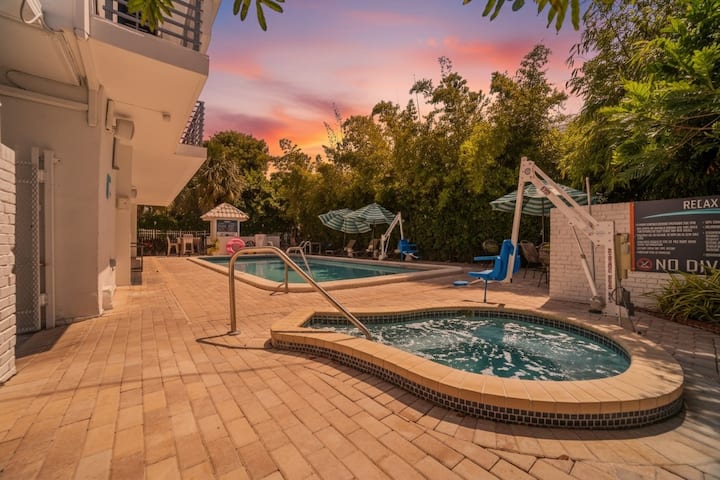 Steps To Sand | Coastal Retreat With Pool & Hottub - Boca Raton, FL