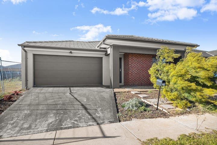 Nature Sounds:werribee 4b Family Getaway (2garage) - Werribee