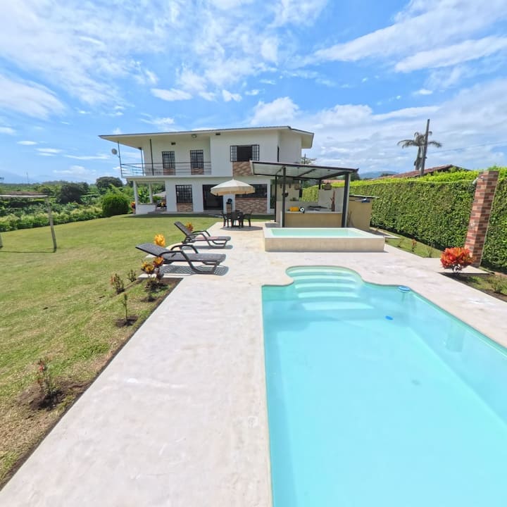 Finca Familiar En Morelia Con Piscina - Pereira