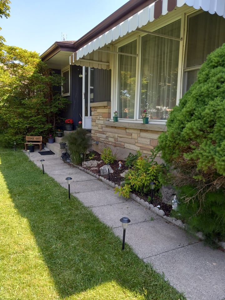 Niagara Tranquil Bungalow - Niagara Falls