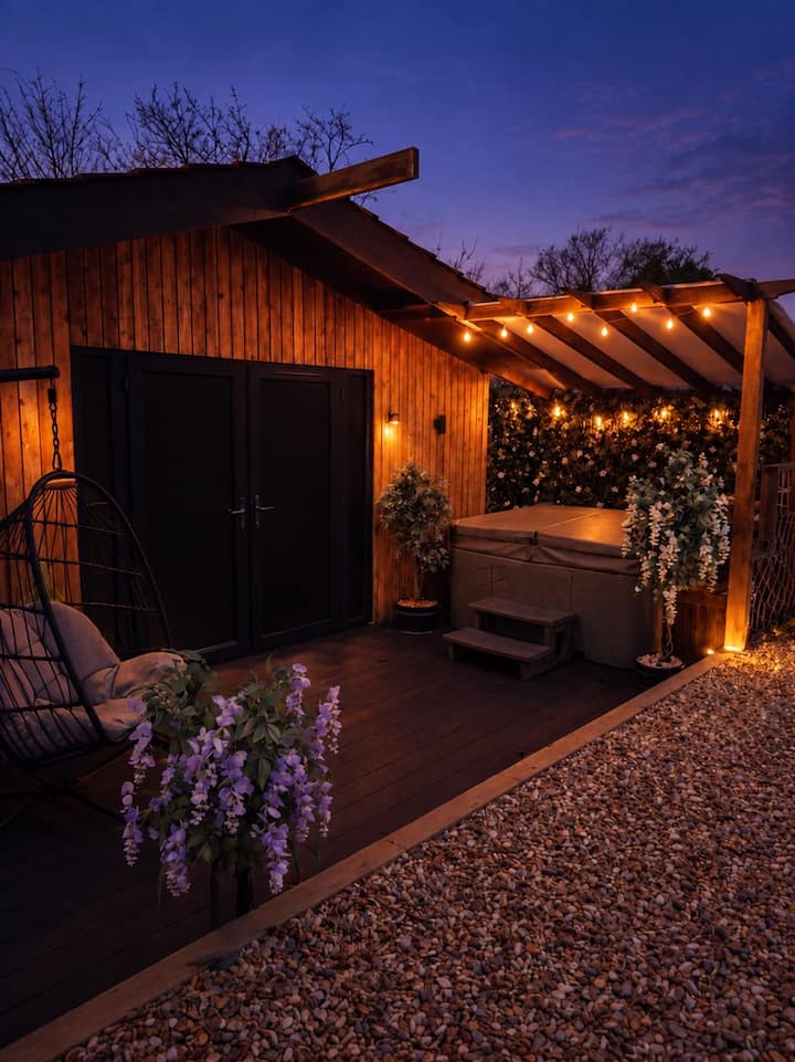 Crimson Hollow Private Cabin With Hot Tub - East Sussex