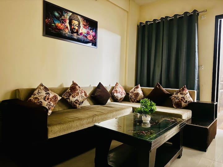 Cozy Modern Stay In The Heart Of Ghaziabad - Ghaziabad