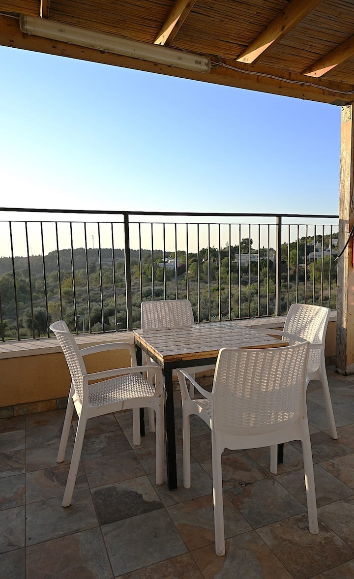 פינת חמד עם נוף מרהיב - Israel