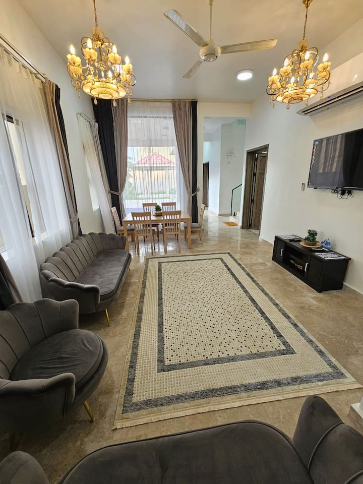 فله مجهزه بشكل مرتب  وحوض سباحة - Salalah