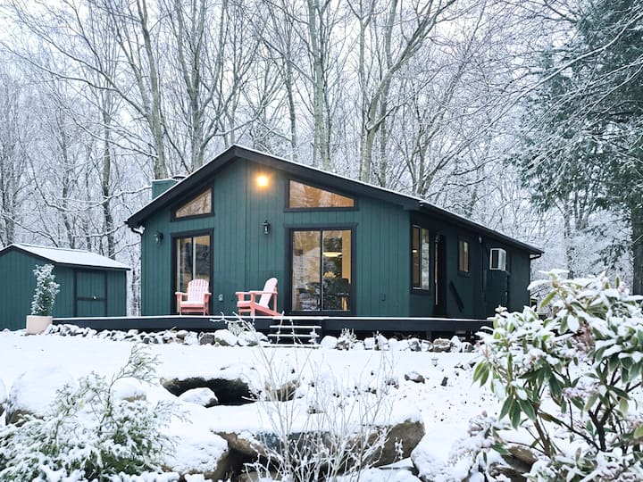 Poconos Getaway W/ Hot Tub & Sauna - Pennsylvania