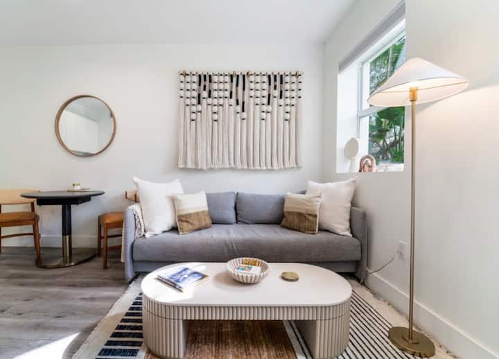 Miami Beach Cozy Apt Steps To Beach/dining - Miami Beach, FL