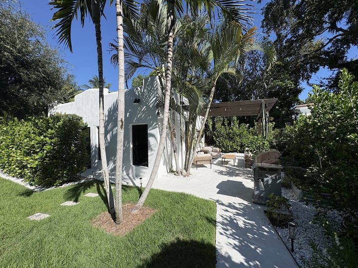 Private Cottage In Mimo | Garden & Play Yard - Miami, FL