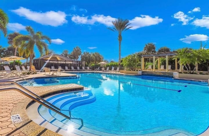 Resort Pool & Pickleball | Near Barefoot Beach - Bonita Springs, FL