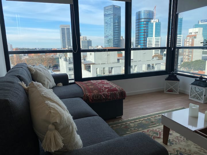 Apartamento En Pocitos. Gran Vista, Wtc Y Rambla. - Montevideo