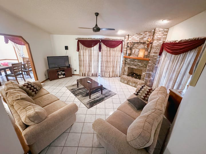 3-bedroom Family House With Pool & Patio - Deltona, FL