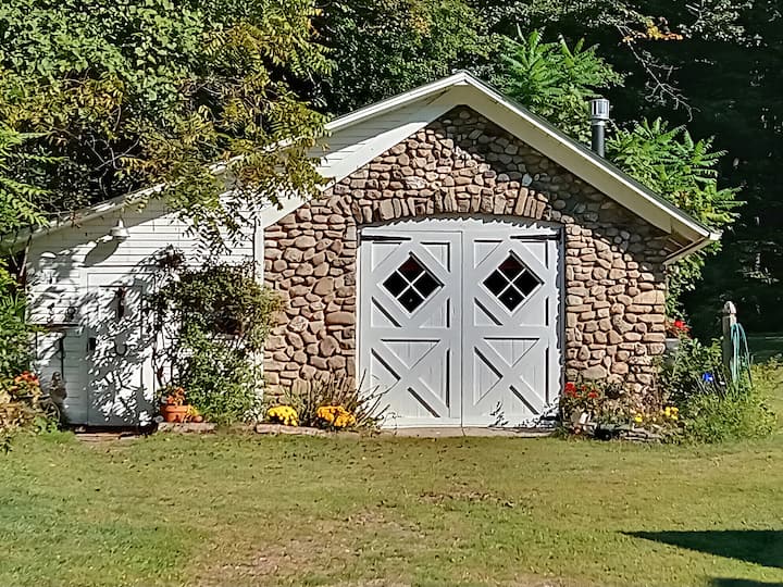 Private- Stone Carriage House W/ Acreage For Dogs - Ulster Park