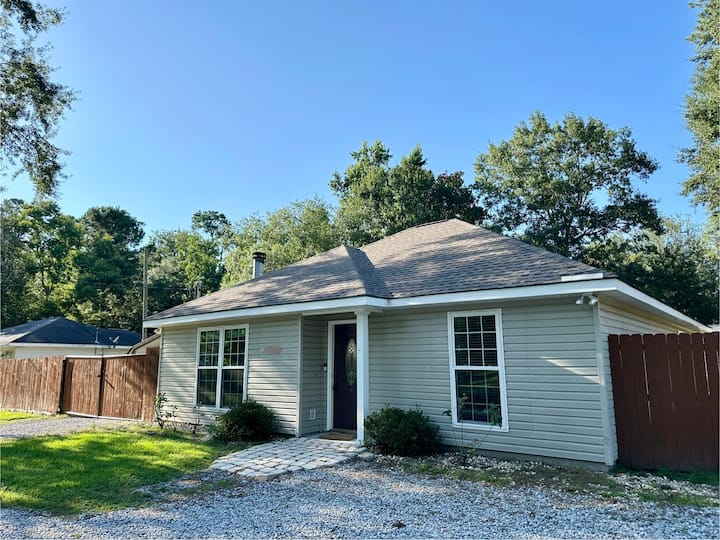 Southern Coastal Cottage Family Nature Getaway - Lake Pontchartrain, LA