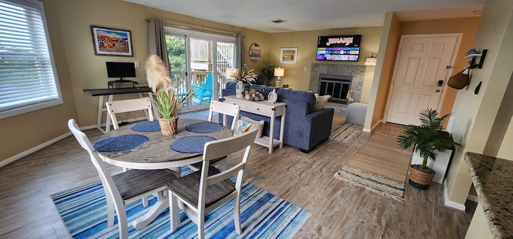2br 2ba Beach Condo Pet Friendly - Virginia Beach, VA