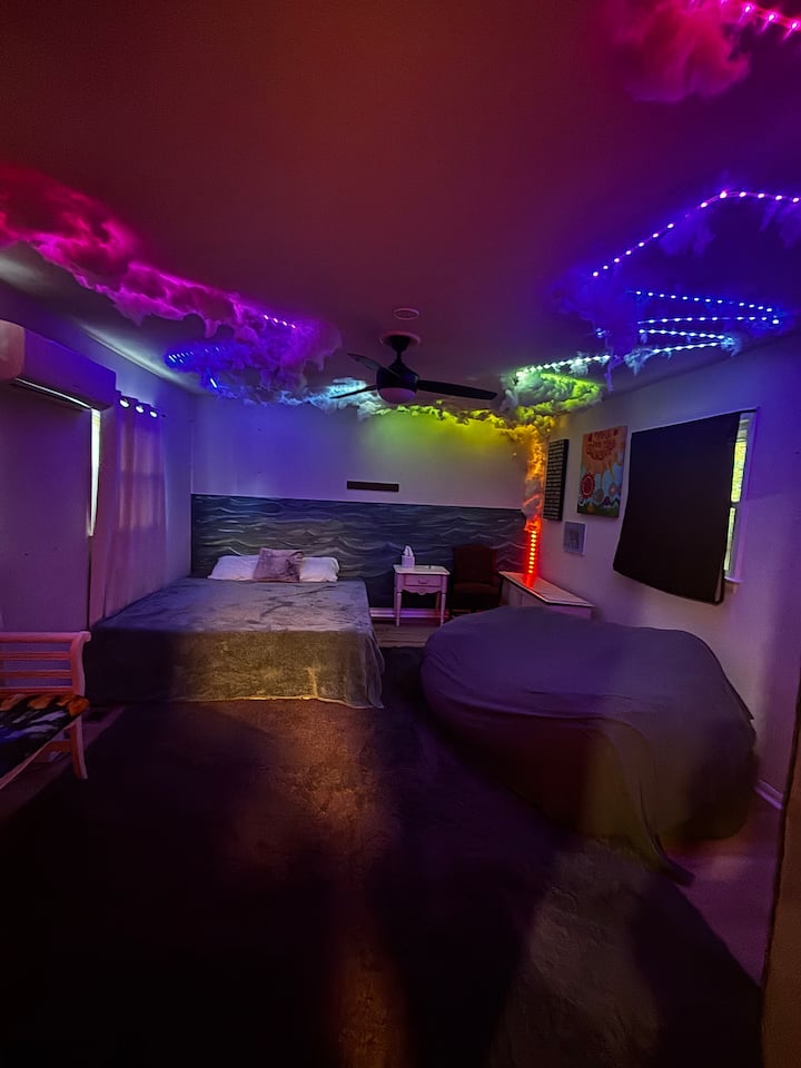 Beachy Farmhouse Retreat - Newport News, VA