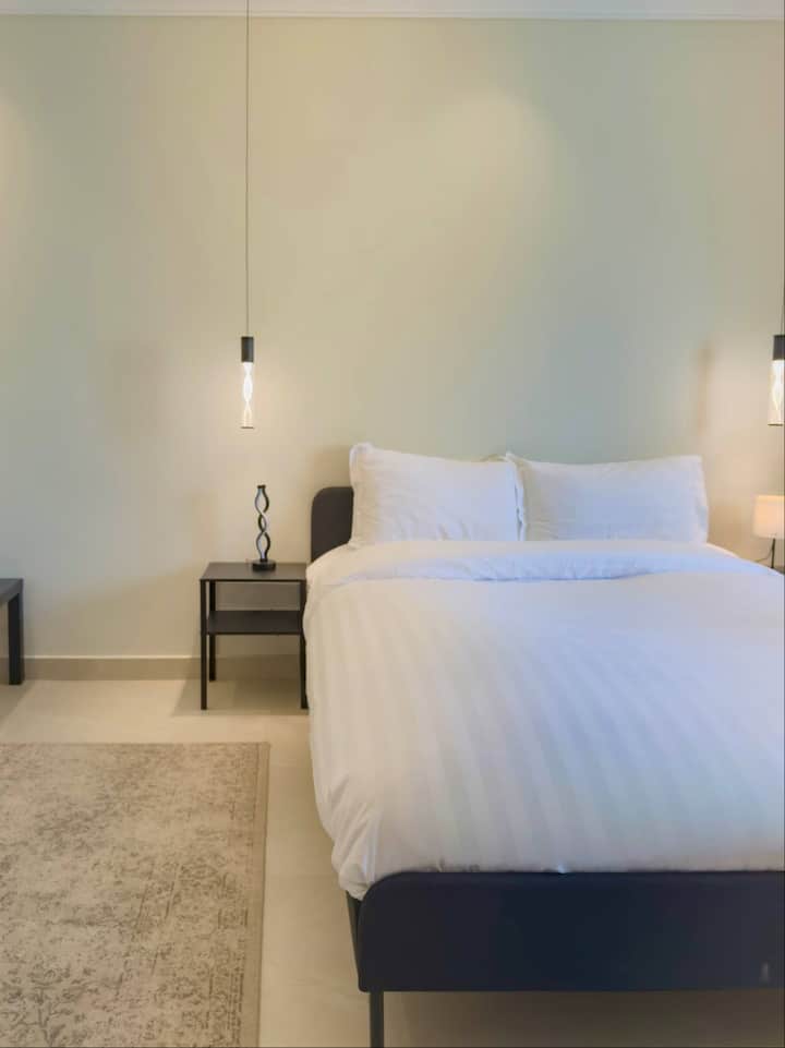 شقه واسعه ب جانب ابراج الماليه B10 - Riyadh