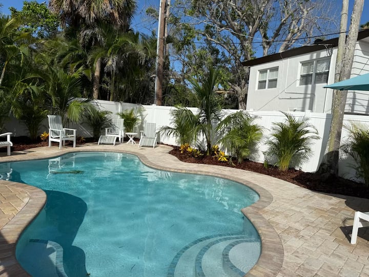 Mermaids Purse~private Pool! 40 Steps To Beach! - Anna Maria, FL