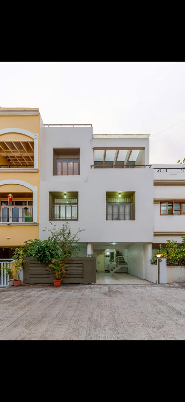 Giriraj Homestay 3bhk Bunglow With Driver Room - Kolhapur