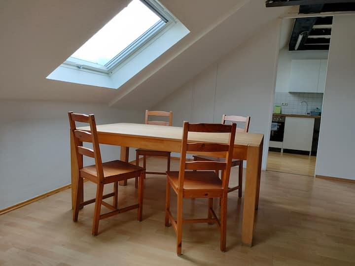 K-6 Gemütliche 2 Zi Dg Whg, Ebk, Wifi, Stellplatz - Raunheim