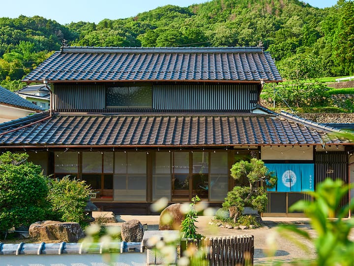 広島空港より車で約20分！客室から川を望む自然に囲まれた一棟貸しでゆったりステイ。bbqも楽しめます - Mihara