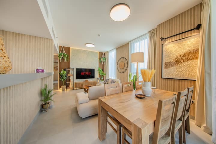 2br Aljada / Forest Themed / Sleeps 6 / Balcony - Sharjah
