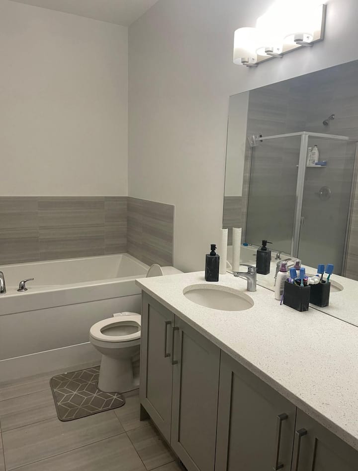 One Bedroom In Townhouse - Airdrie