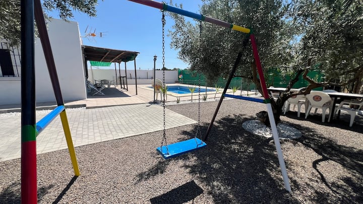 Oasis Piscina En El Desierto | Bbq Y Jardín - Tabernas