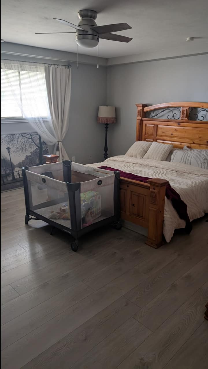 Private Room W/ Private Bathroom And Common Areas - DeSoto, TX