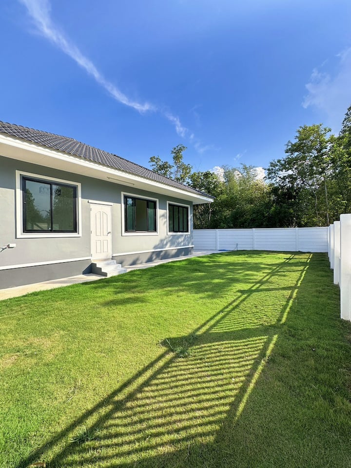 Private 3br House With Garden & Canal For Longstay - Khon Kaen