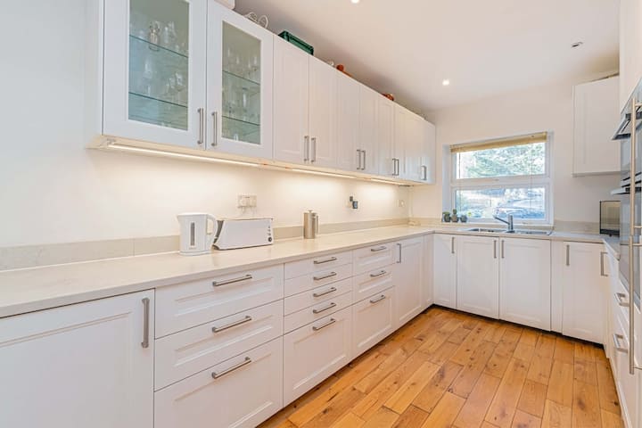 Fabulous 5‑b Riverside Home Near Heathrow & London - Hounslow