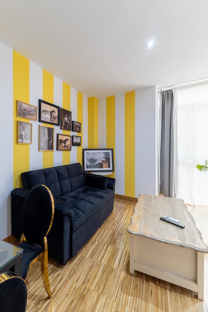 M Amarillo 5 * Estudio De Diseño Plaza Mayor - Madrid