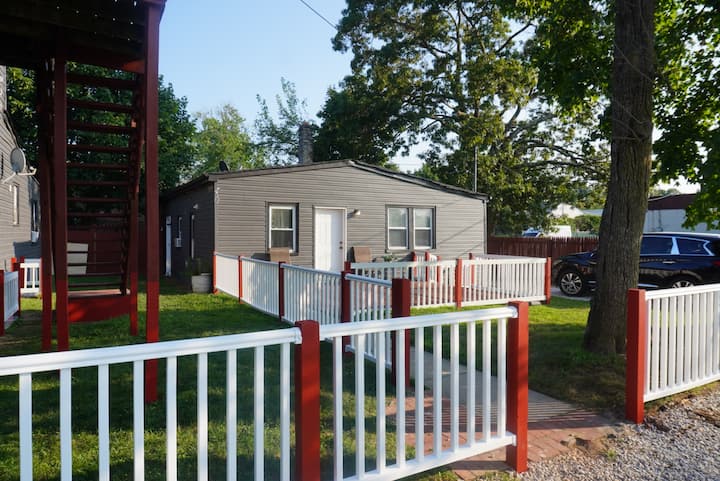 *Modern 2br Retreat W/full-kitchen & Living - Deer Park, NY