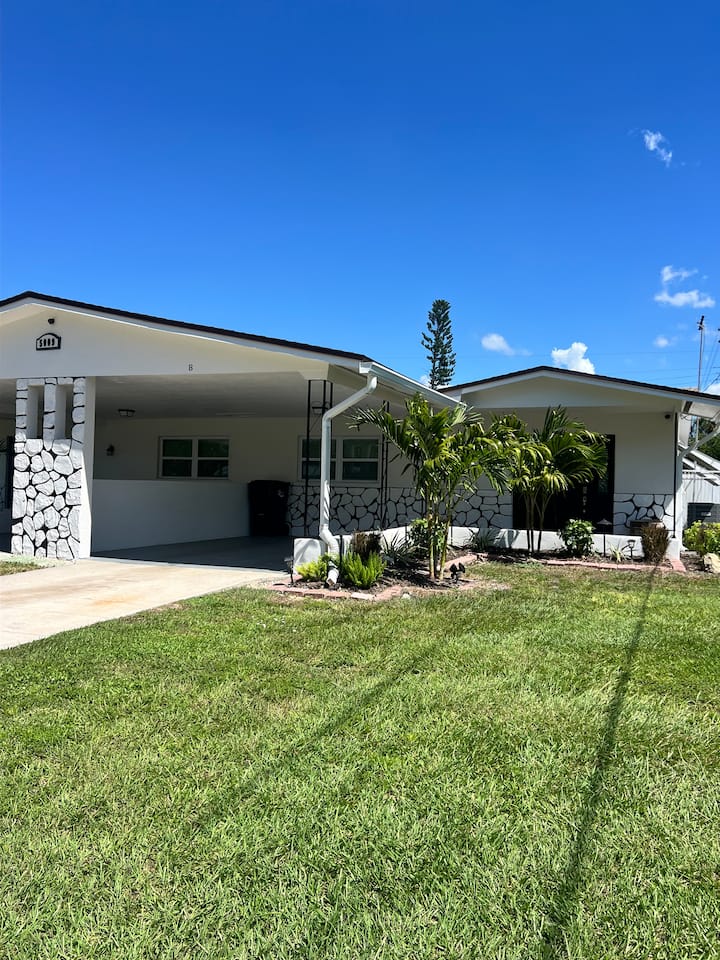 The Coastal Nest • Private Pool & Backyard - Longboat Key