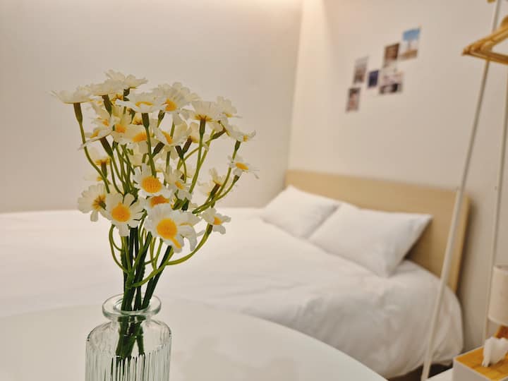 봄스테이(101)명동 성수 이태원 접근용이/합법숙소/전용욕실/ 공항버스 도보2분 - Seoul