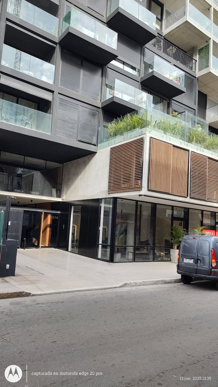 Confortable Y Accesible En El Centro, Con Garaje - Montevideo