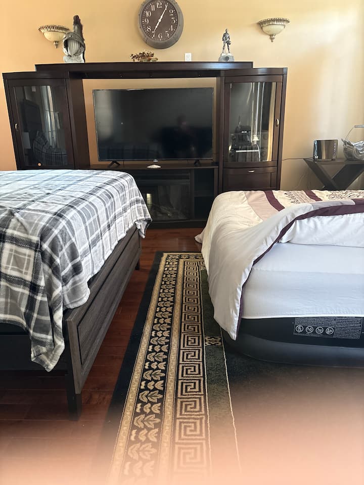 Lakeview #3 Two Queen Size Bed - Brighton