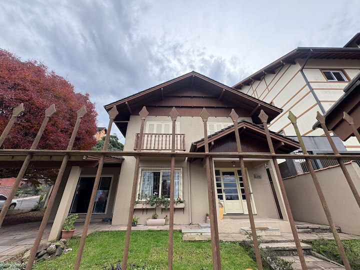 Casa No Centro + Estacionamento - Gramado