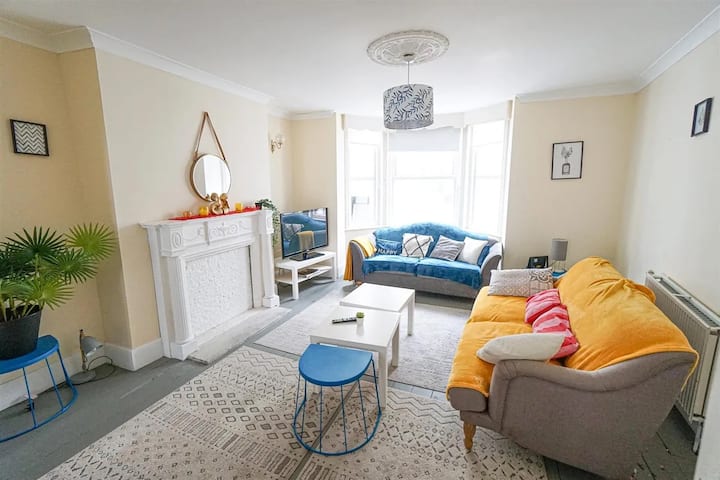 7-bedroom Town House Near Beach - Hastings