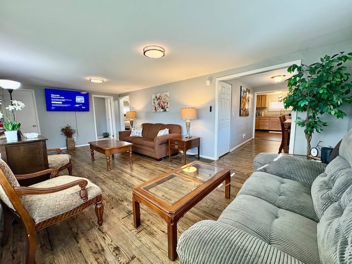 Comfortable Home W/a Sub-level Pub | Sleeps 10 - Yellow Springs, OH
