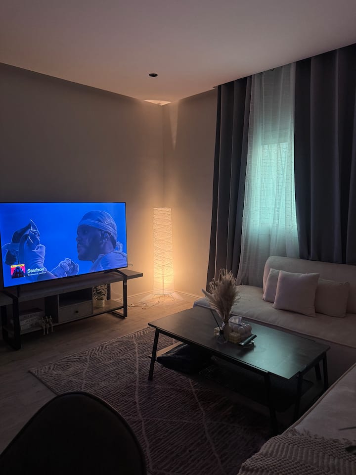 1br W/smart 65"tv &Self Check-in - Medina