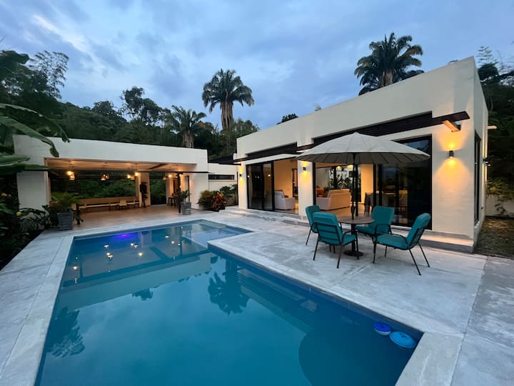 Casa De Descanso Y Reuniones Familiares O Sociales - La Mesa