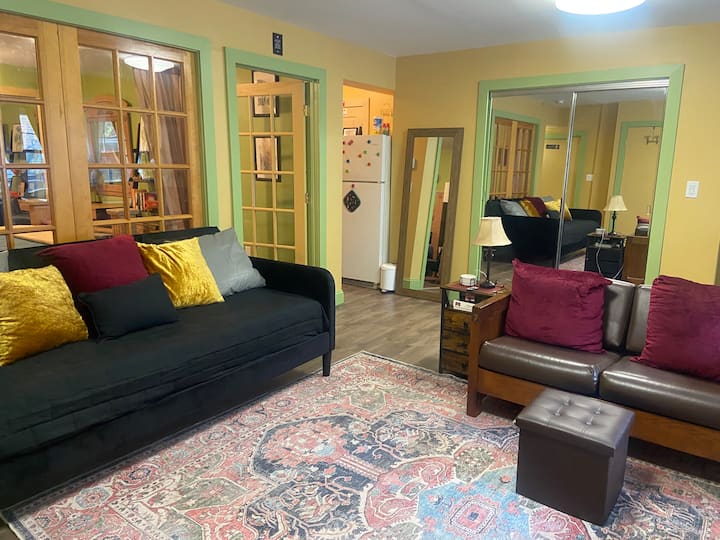 Private & Colorful Bronx Ground Level 1br Apt - Bronx, NY