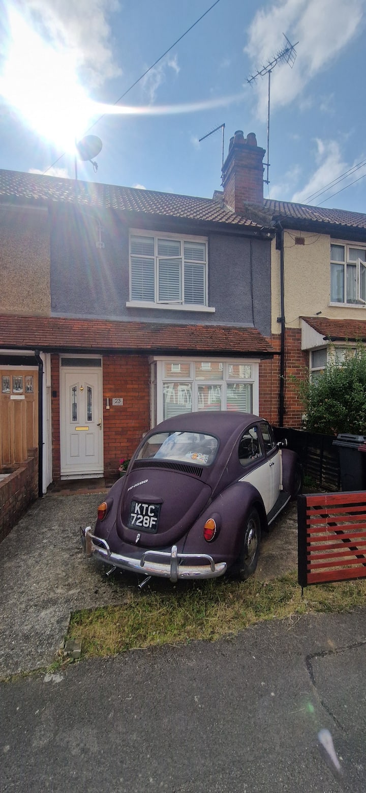 Stylish 3 Bed Within 10 Mins Of Reading Festival - Reading