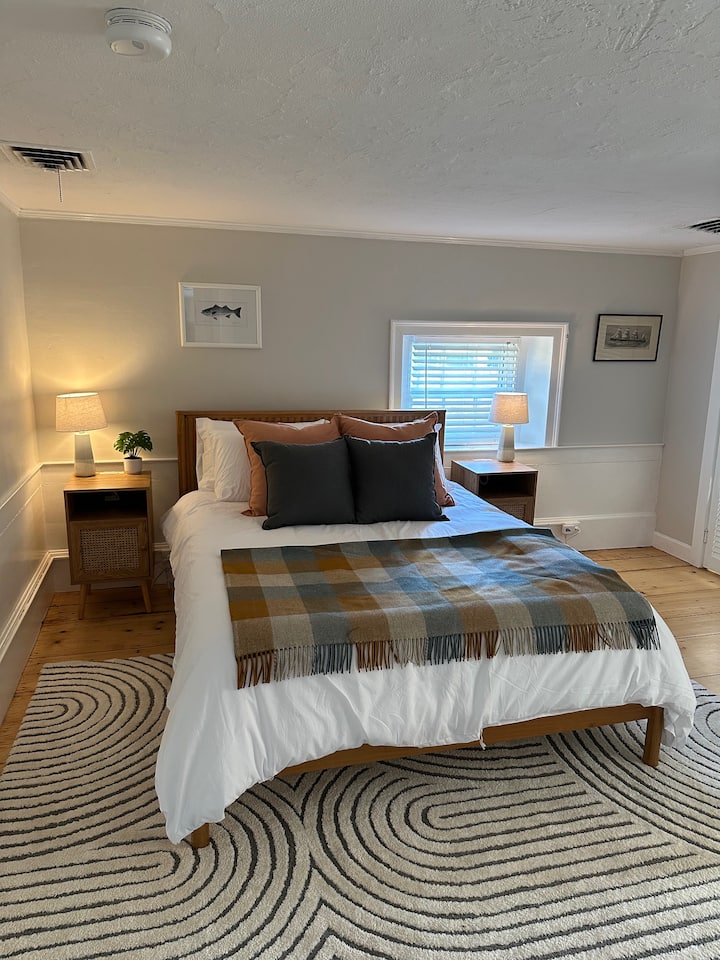 Cozy, Central 1-bedroom In The Heart Of Old Town. - Preston Beach, Marblehead