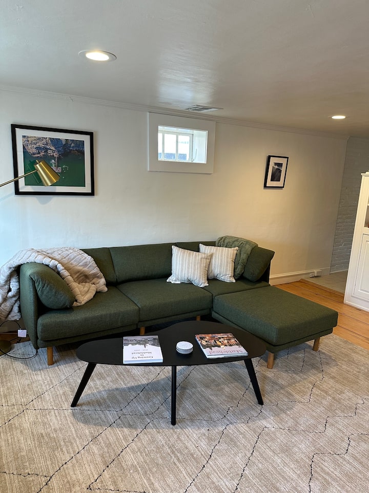 Cozy, Central 1-bedroom In The Heart Of Old Town. - Fort Beach, MA