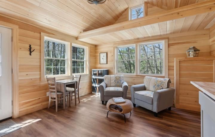 Cozy Woodland Retreat - Freeport