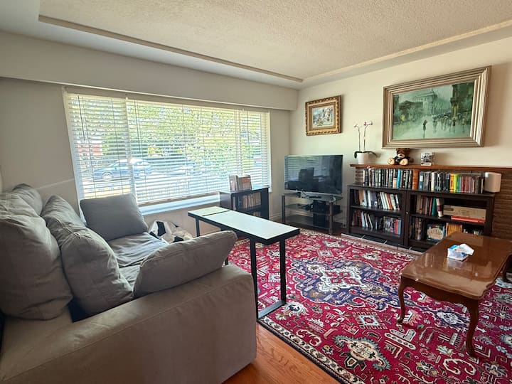 Spacious & Cozy Home By Skytrain - Burnaby