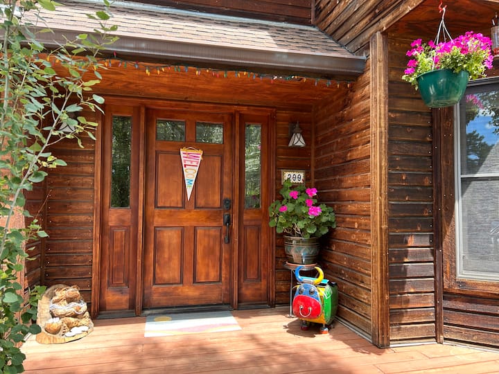 Peaceful Peak Retreat 
Recreate
Meditate
Hibernate - Nederland, CO