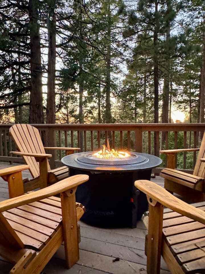 Ridgeline Retreat: Fireplace, Nature, Games, Deck! - Idyllwild-Pine Cove, CA