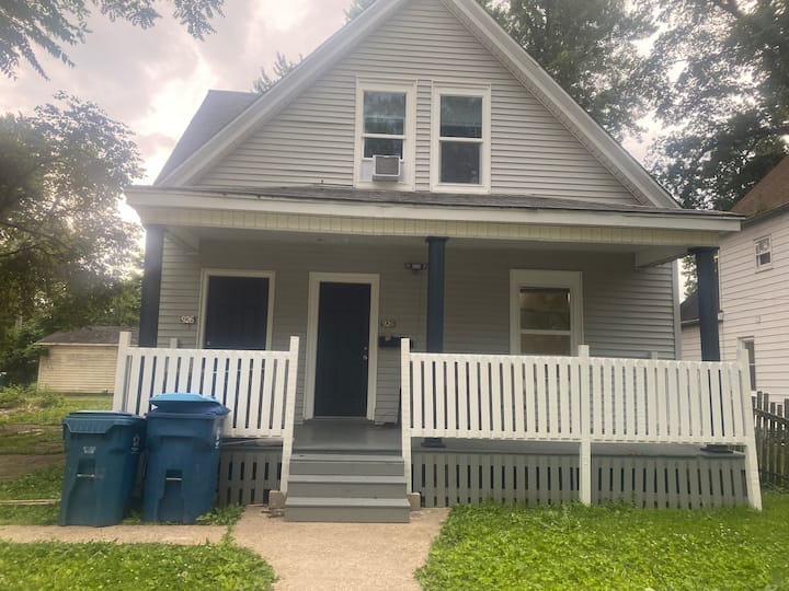 Lovely Two Bedroom Duplex House - Springfield, IL