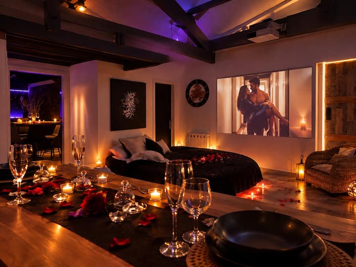 Villa At The Gates Of The Ocean - Cinema Screen - Biscarrosse